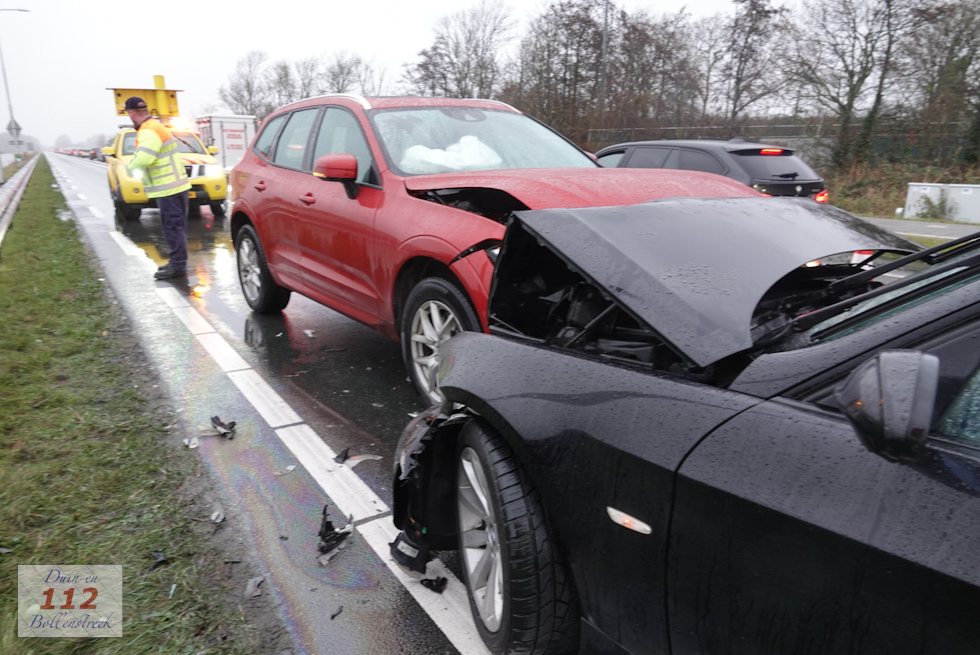Frontale aanrijding op Leidsevaart N444 Voorhout, twee gewonden naar ...